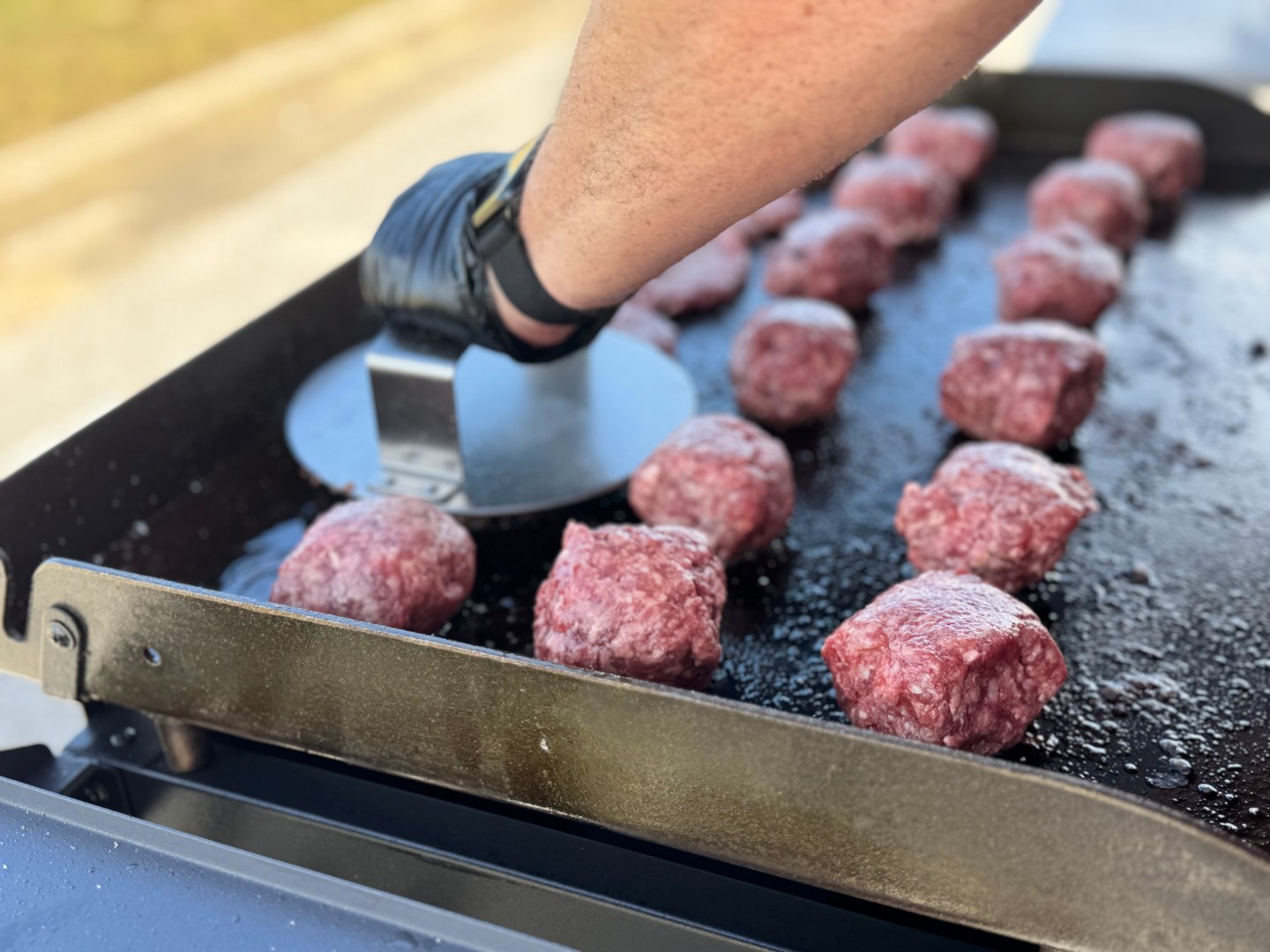 5 Tips for Making the Perfect Smash Burger on a Blackstone Griddle ...